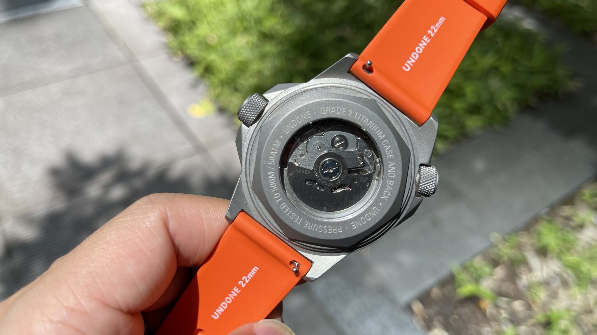 【これが6万円台!?】UNDONE（アンダーン）の500mダイバーズウォッチ AQUADEEP SIGNAL ORANGEをレビュー - 腕 ...